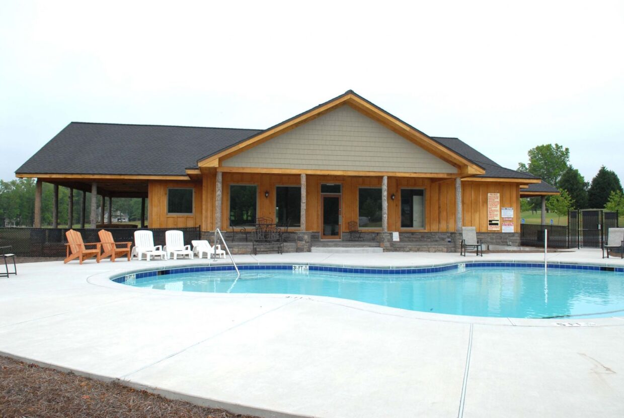 Pool – Double Oaks Golf Club